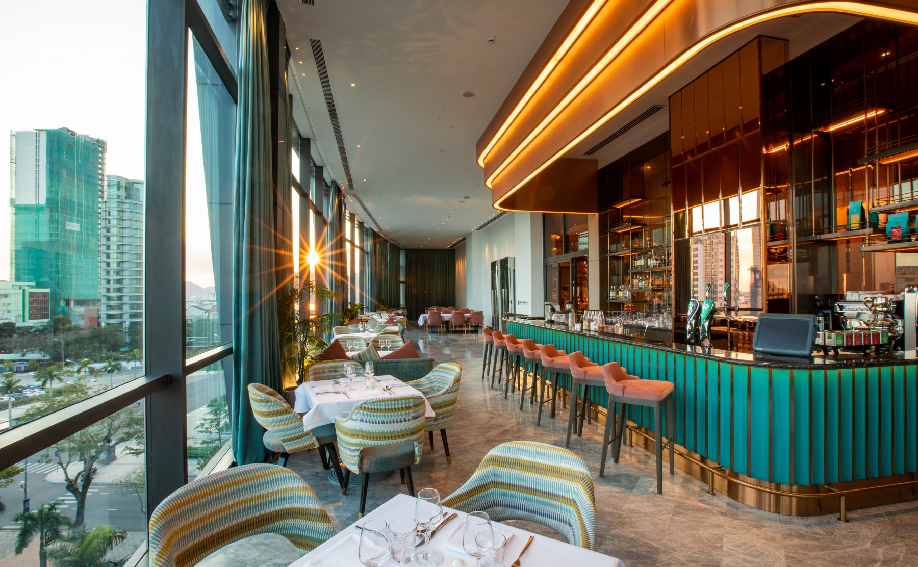 Novotel Danang Premier Han River - QUẦY BAR BAN CÔNG